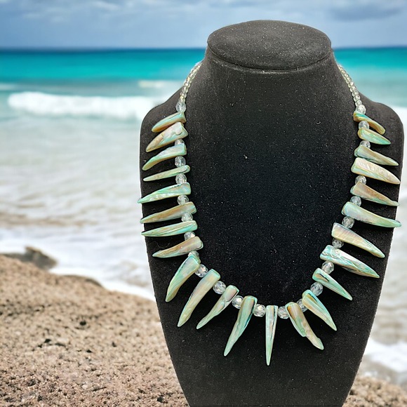 Olivia Welles | Jewelry | Olivia Welles Silver Plated Laila Shell Green ...